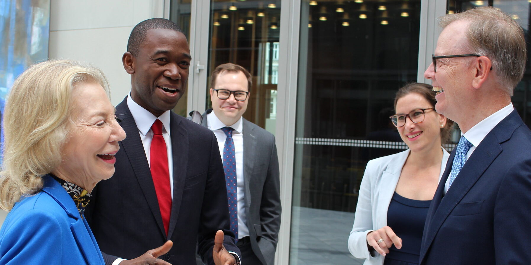 The US and Europe have to further increase pressure on Russia - and ...